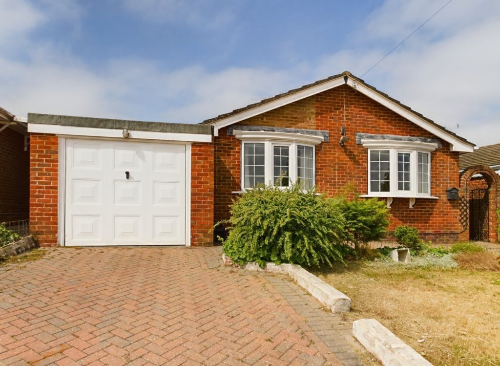Primrose Close, Hedge End, Southampton | Manns and Manns